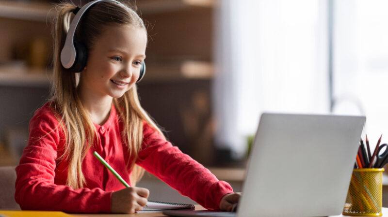 Is Online Learning Beneficial For Students? – starkidslearn.com